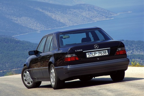 HISTÓRIA EM FOTOS - MERCEDES CLASSE E