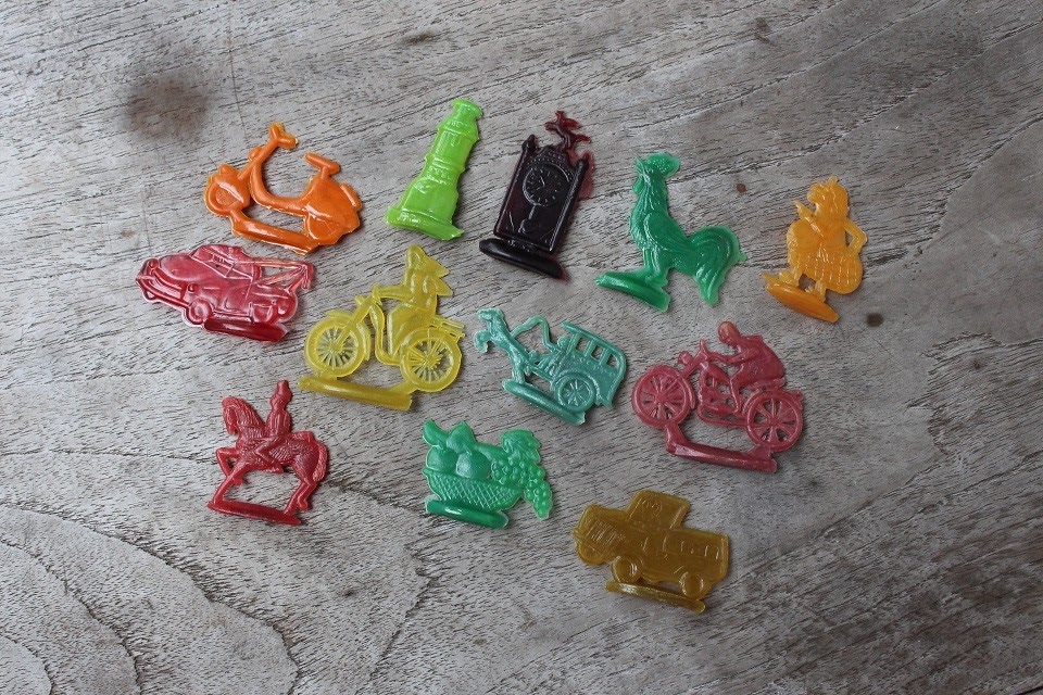 Antikpisan: Kumpulan Mainan Plastik Jadul