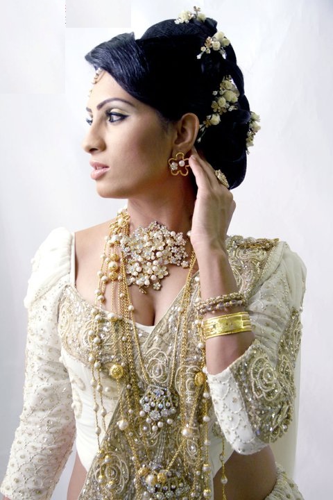 MEHANDI DESIGNS WORLD: Wedding kandyan style sarees