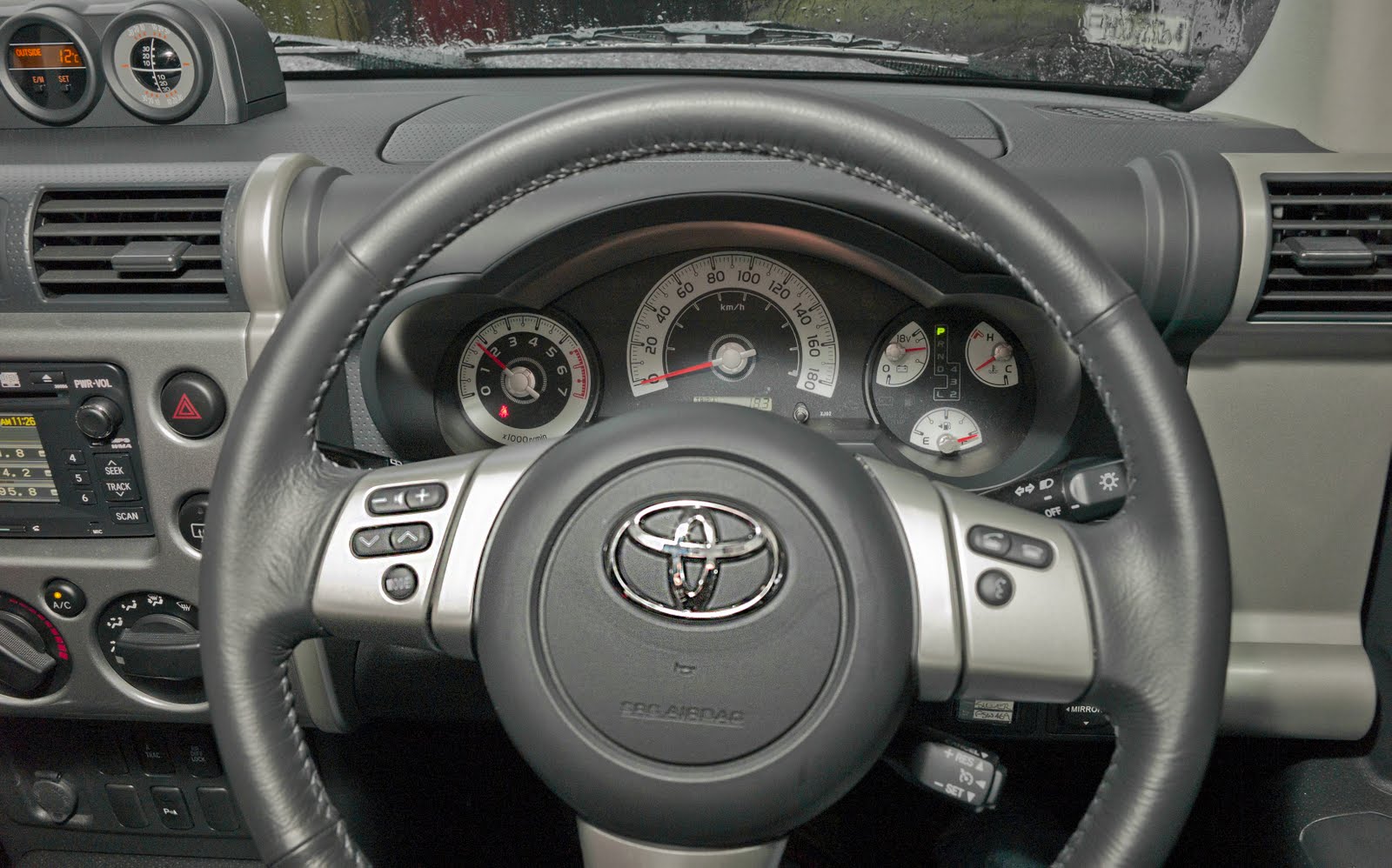 4WD Newz: FJ Cruiser: interior design