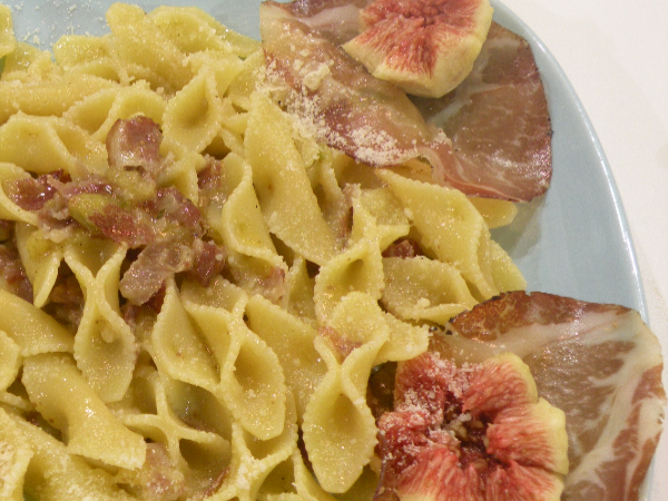 Fiocchetti con capocollo e fichi. | Peppe ai fornelli