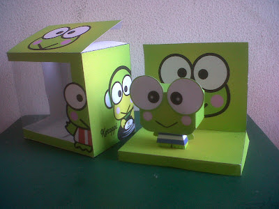 Keroppi with Box Papercraft | Papercraft Paradise | PaperCrafts | Paper ...
