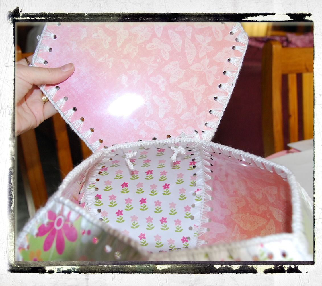 TiramiSue: VINTAGE STYLE HANKY BOX