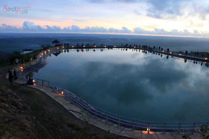 Embung Nglanggeran Indahnya Danau Buatan di Atas Bukit Gunung Kidul ...