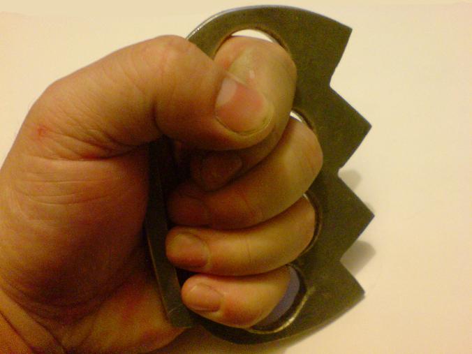 WeaponCollector's Knuckle Duster and Weapon Blog: Large Thin Jagged ...