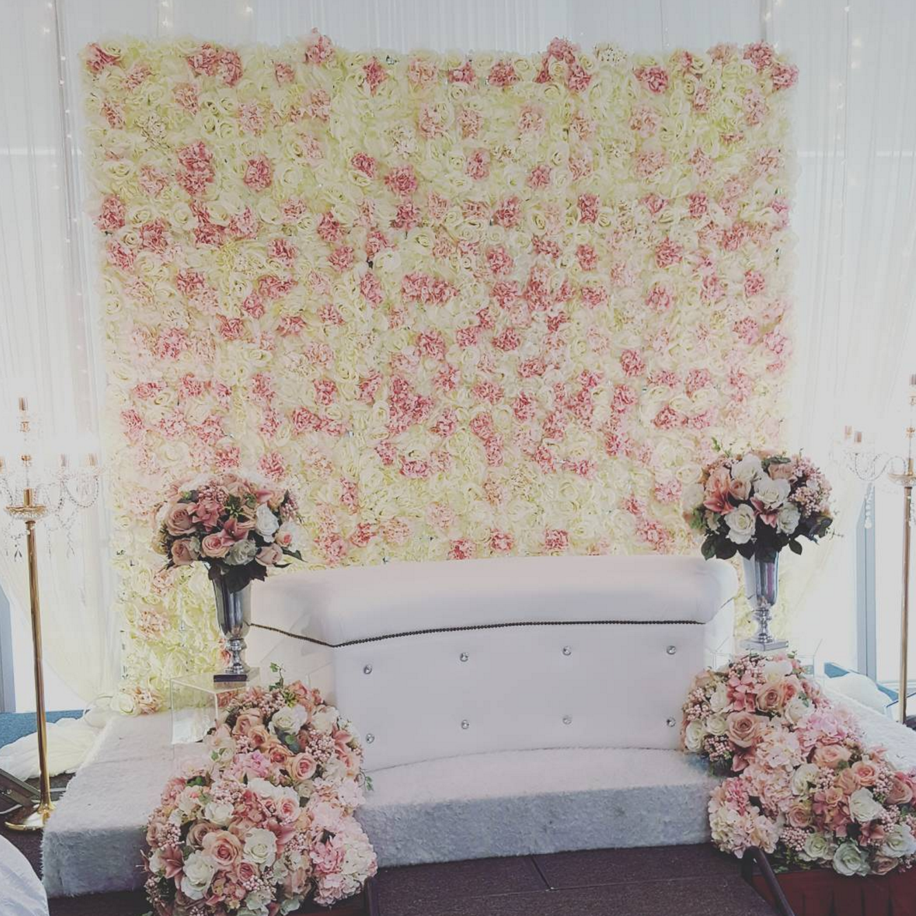 Decoración con Pared de Flores