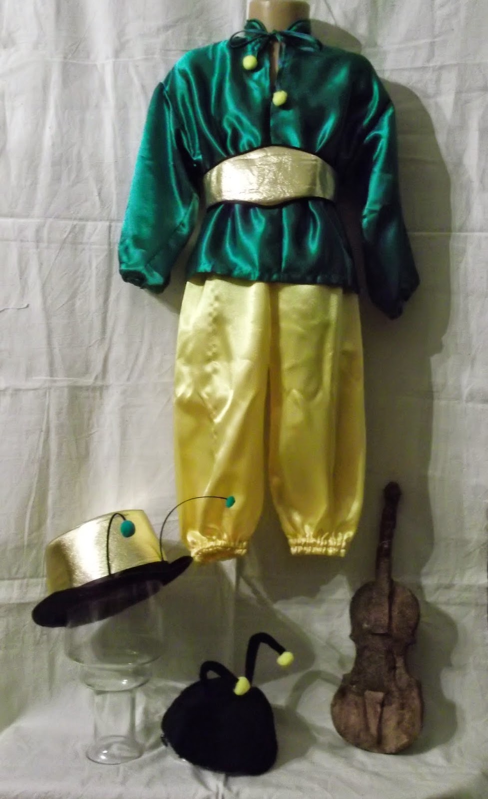 COSTUME MICHI MANOLE: Costume de insecte: Buburuza si Greieras