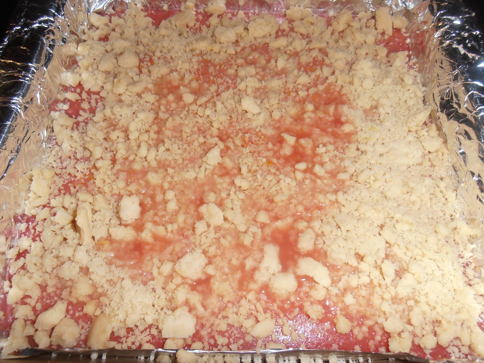 Raspberry Lemonade Crumb Squares | The Brunette Baker