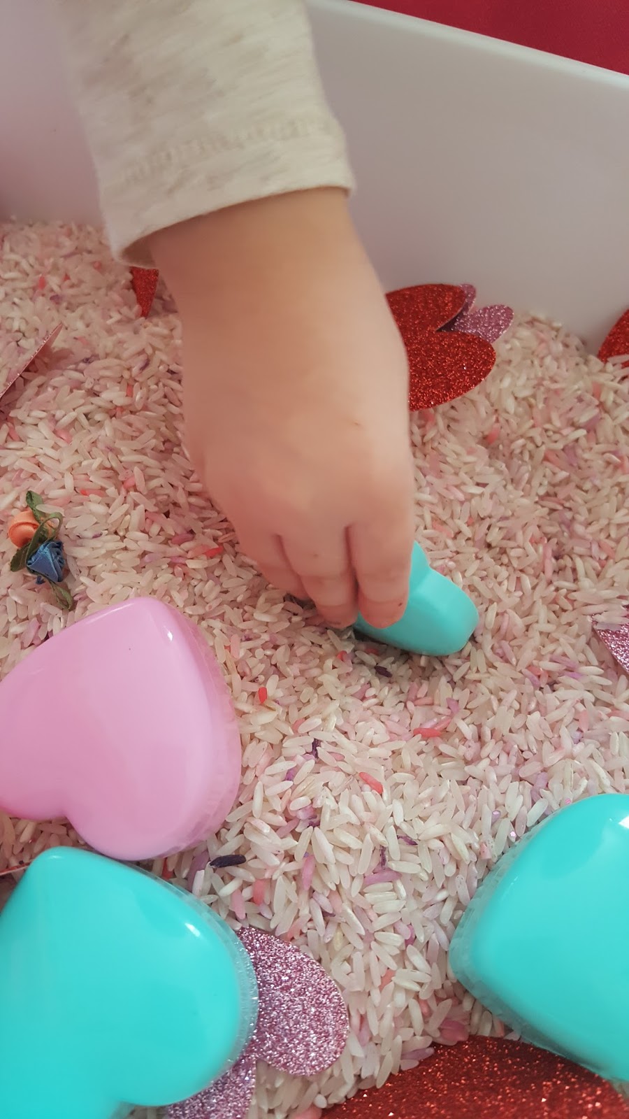 Arianne's Joys: Valentine Sensory Bin & Free Valentine Scavenger Hunt ...
