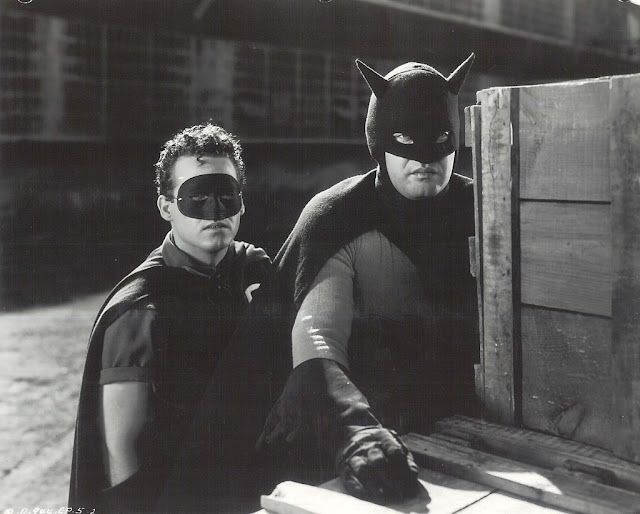 Amazing Vintage Photos of Batman and Robin From the 1943 Serial ‘Batman ...