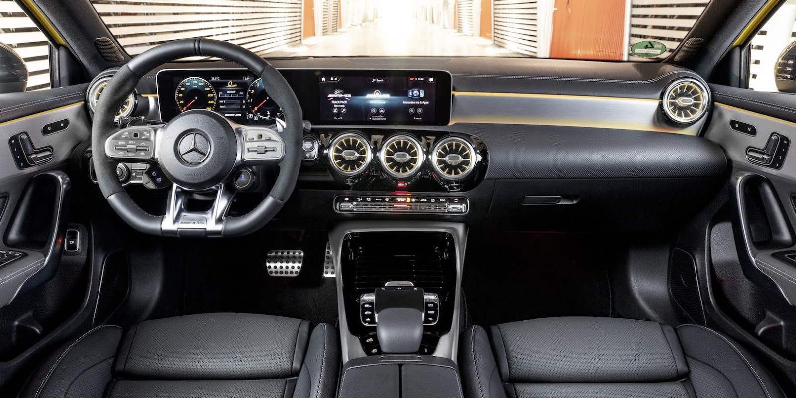 [update]Mercedes-AMG Classe A 35 apresentado | Quatro rodas e um volante!