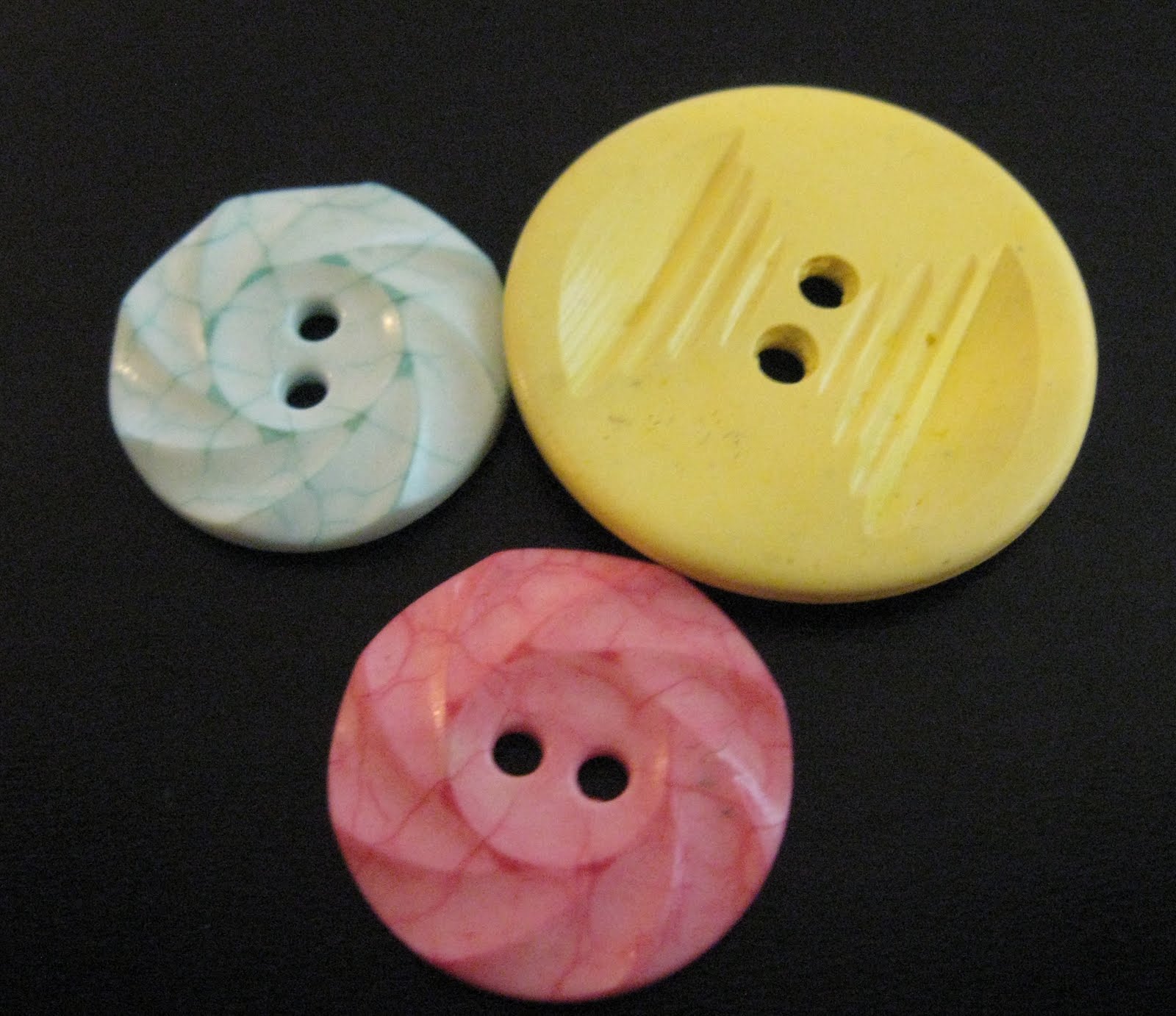 Loophole in my Dreaming: Button Dyeing