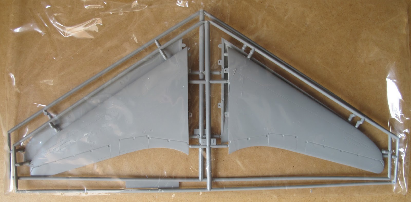 MODEL NEWS: HORTEN Ho229A-1 FLYING WING 1/48 DRAGON