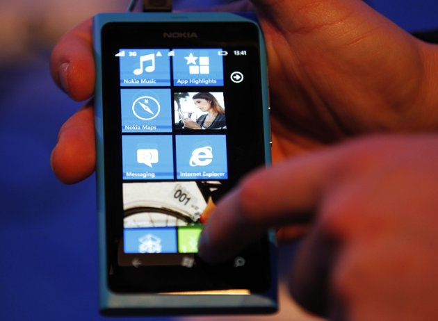Nokia unveils first Windows phones ~ artical