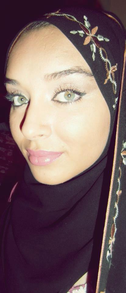 Arabian girls are the most beautiful in the world: Algerian Girl