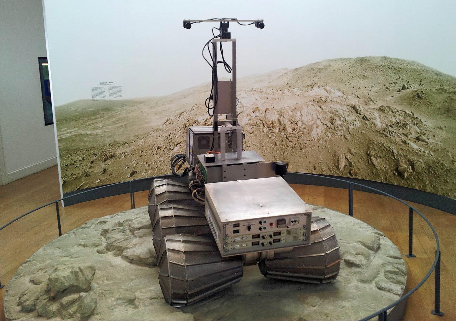 SPACE RELICS: Le Robot rover planétaire LAMA du Musée des Arts et ...