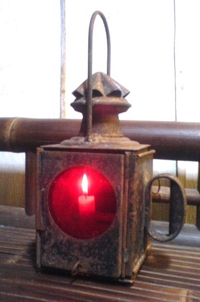 Dunia Lawas: LENTERA MERAH HIJAU