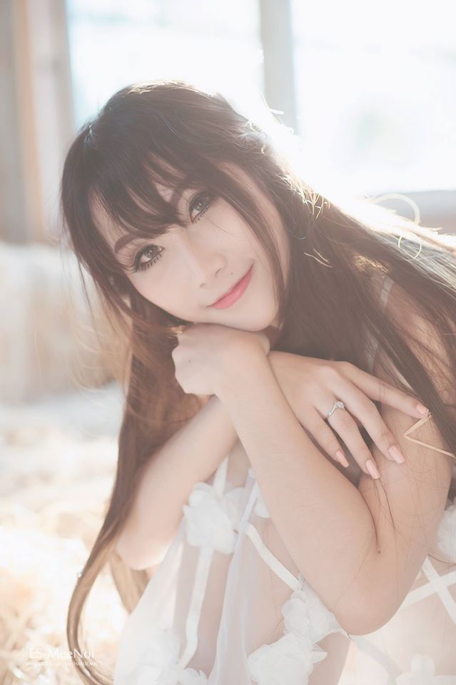 ប្រលោមលោកខ្លី: Model : Ploylada Jaiya