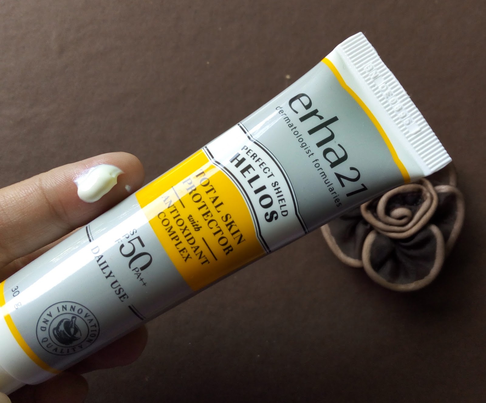 Cara penggunaan : Oleskan pada seluruh wajah atau tubuh 15 menit ...