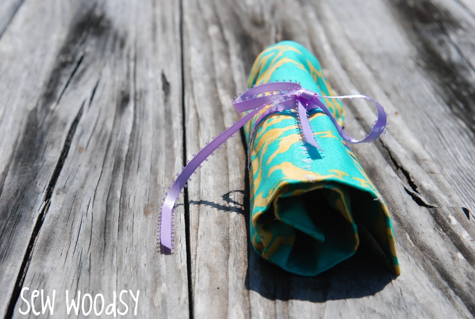 Sew Woodsy: Roll-Up Accessories Case {Tutorial}