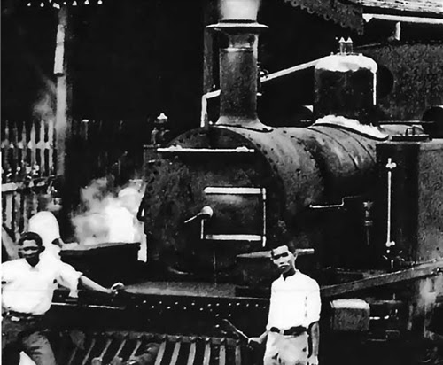 "Peel it. Feel it.": The Old Kuching Town: Memories and Pictures