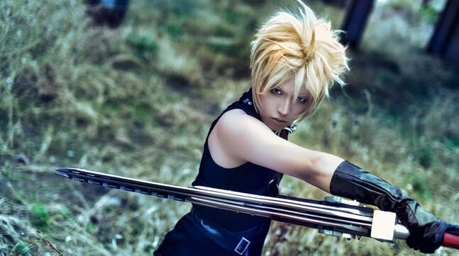 Final Fantasy Cosplay: Beautiful Final Fantas VII Advent Children Cloud ...