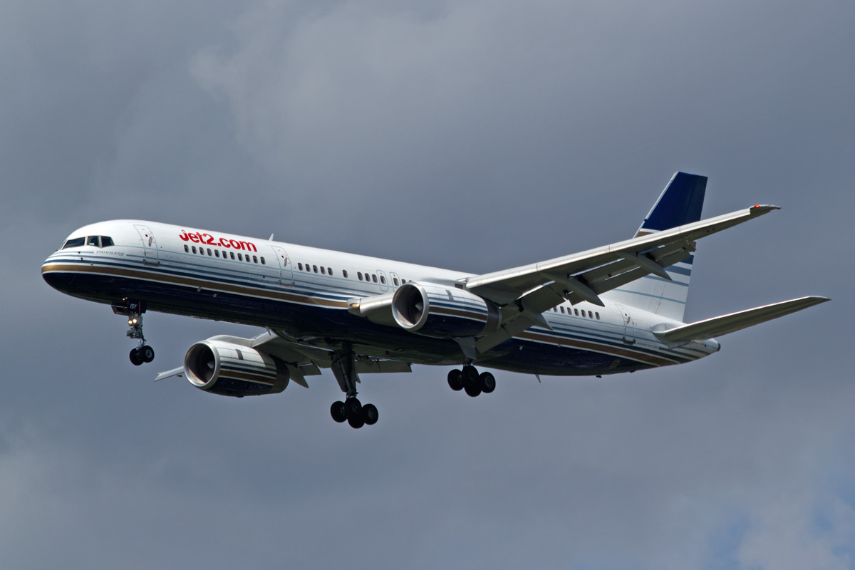 Orion's Aviation: JET2 B757 - Privilege Style