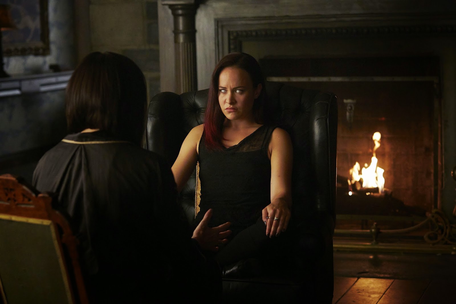 Laura Vandervoort: Bitten Season 2: Stills Episode 4 "Dead Meat"