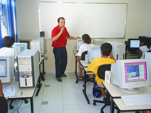 Informática na Prática Pedagógica: Relação entre o professor e as novas ...