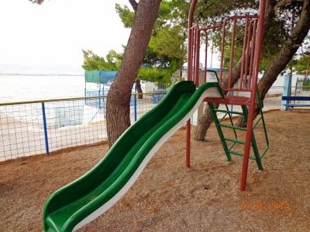 ΣΑΛΑΜΙΝΑ ΌΛΑ ΣΤΟ ΦΩΣ : ΠΑΙΔΙΚΗ ΧΑΡΑ ΣΤΟ ΜΑΓΕΥΤΙΚΟ ΜΠΑΤΣΙ ΣΑΛΑΜΙΝΑΣ.