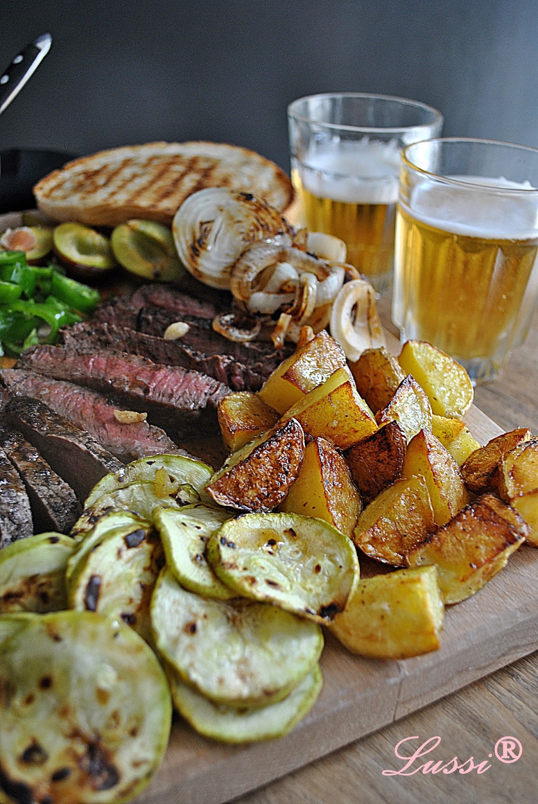 Lussi`s World of Artcraft: Ростбийф плато с гарнитура от гриловани ...