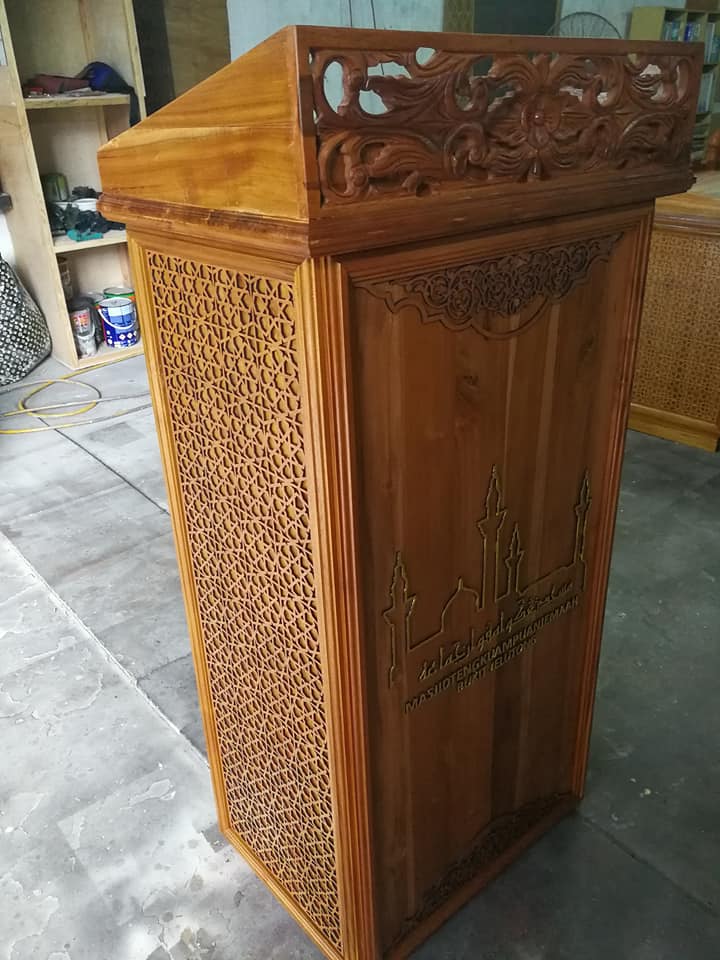 Kayu Warisan Malaysia: Perabot: Meja Penceramah