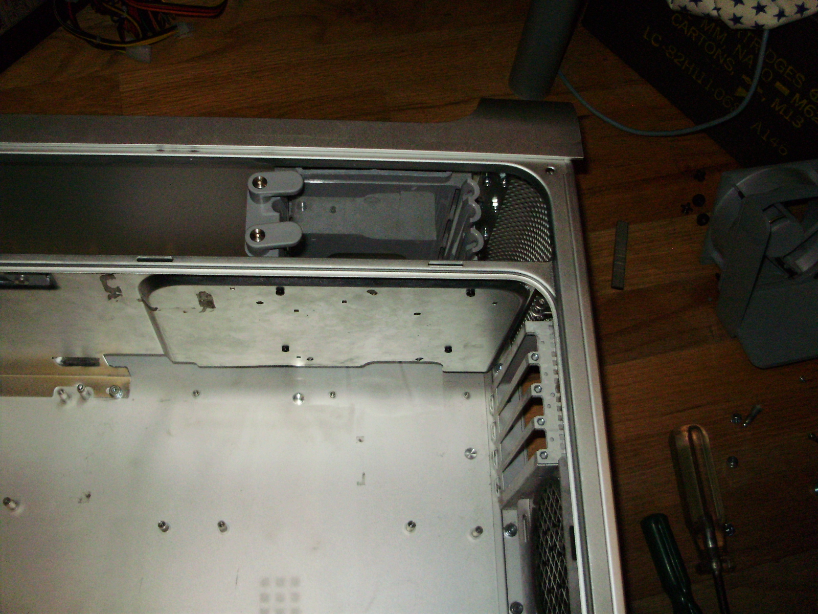 BuildIts: How to Fit Your PC in a Power Mac G5 Case