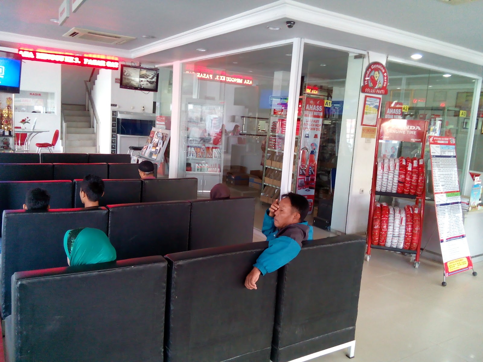 AHASS ISTANA MOTOR: FRONTDESK AHASS ISTANA MOTOR