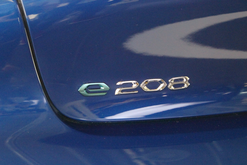 .: Electrizante! el nuevo e-208 - Datos, Imagenes y Video