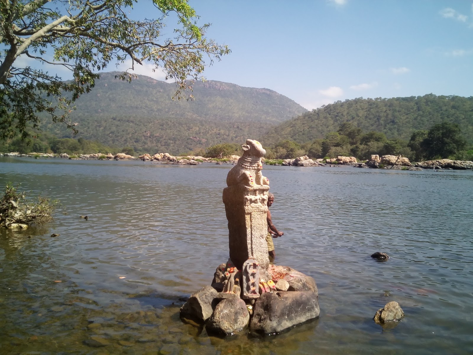 Anjaneya Swamy temple , Muthathi - Bangalore Weekend destinations