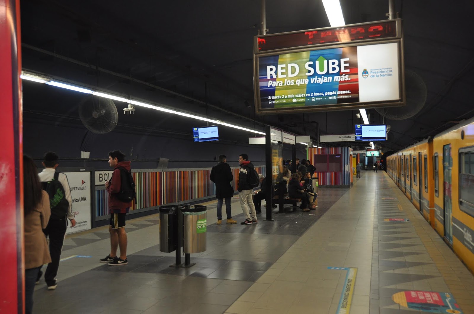 Mis Días en la Vía: La Linea E funciona como un tren de superficie