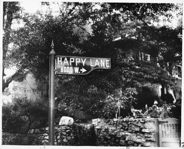 The Bygone Era: "Happy Lane" A Pictorial of Vintage Automobilia