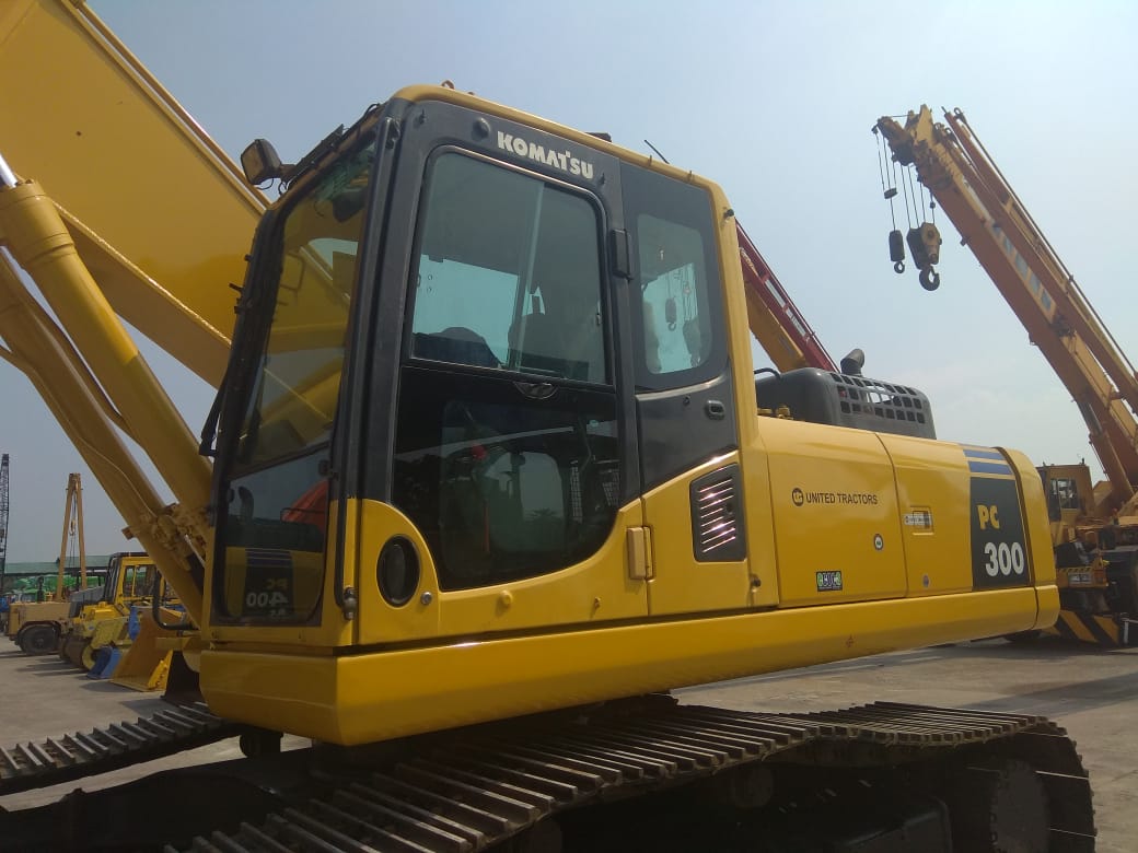 Excavator Komatsu PC300-8MO