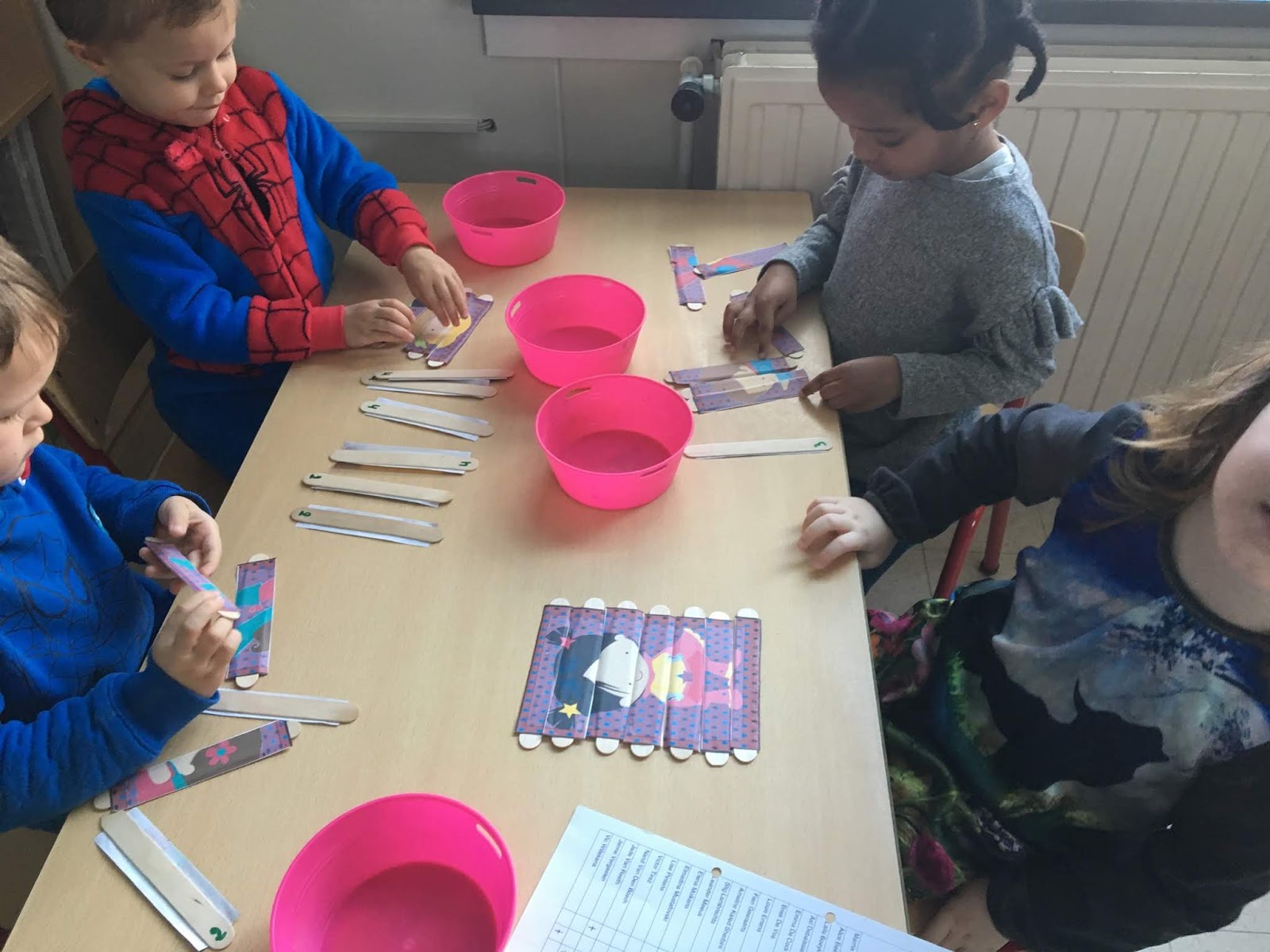 De vriendjes van Nellie en Cezar: Thema superhelden week 2