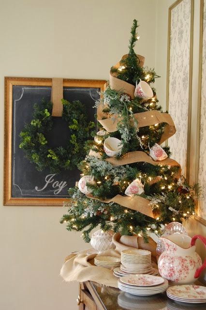 Eye For Design: Decorating With Tabletop Christmas Trees