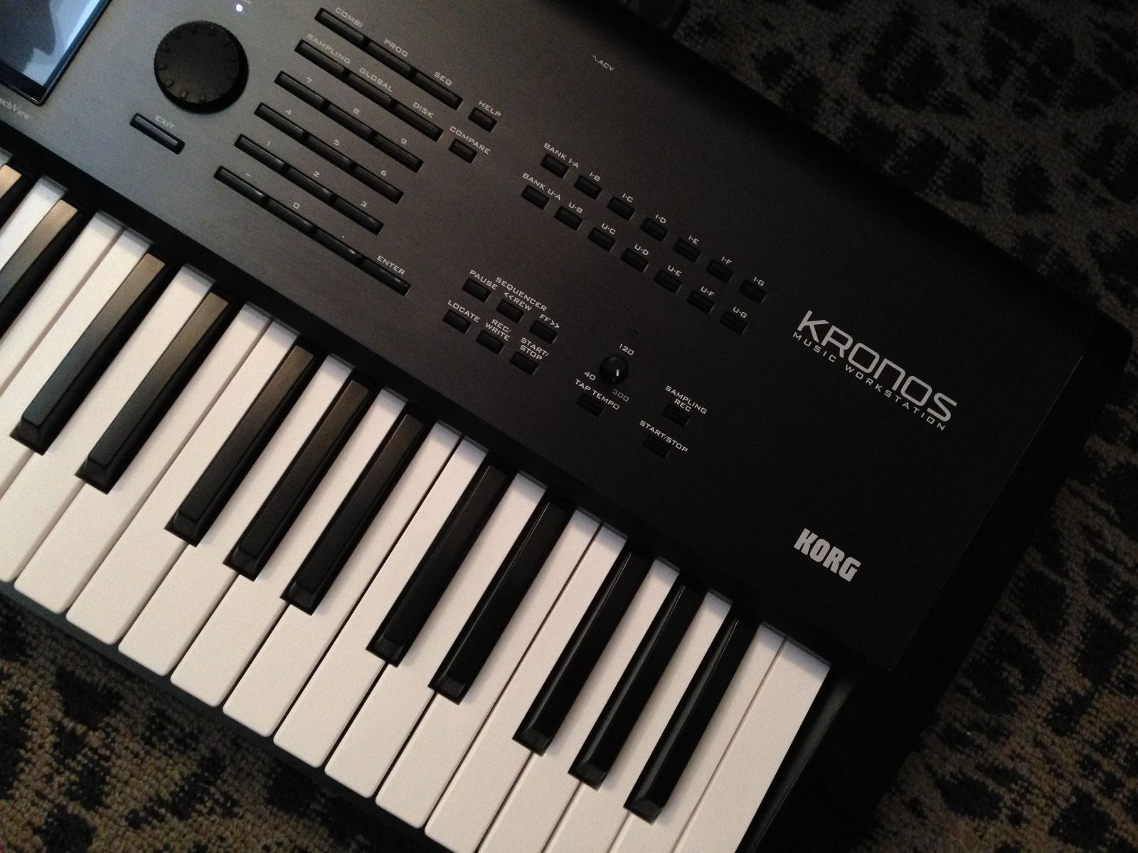 MATRIXSYNTH: Korg Kronos 61 key music workstation