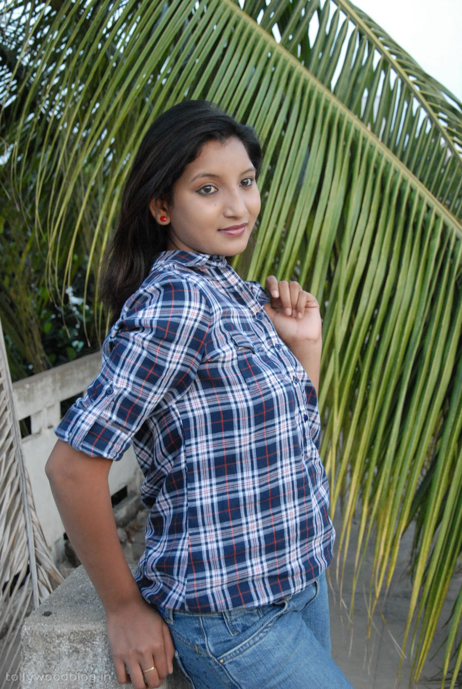 New Actress Vinisha photo Shoot Stills