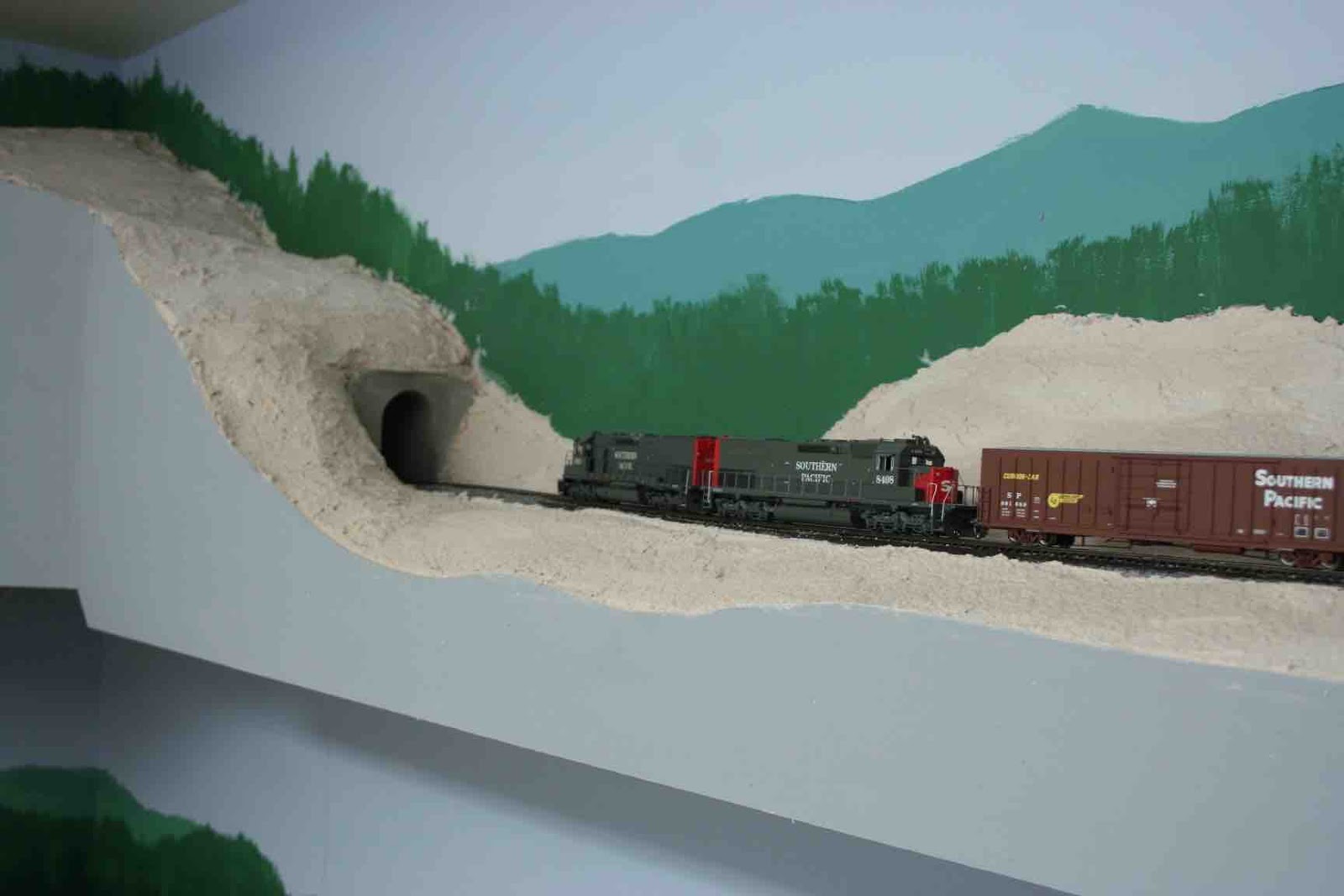Southern Pacific Cascade Line: TUNNEL 5 SCENERY BASE