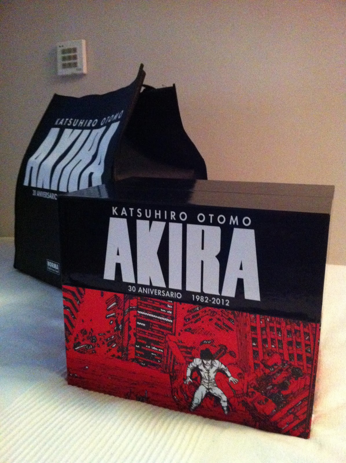 El Aficionado: AKIRA BOX