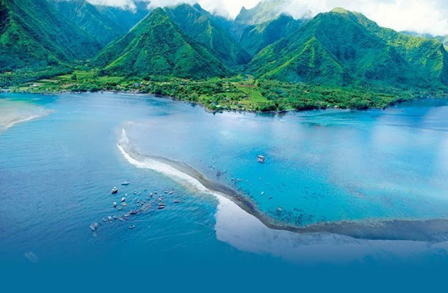 Teahupoo Beach (Tahiti)