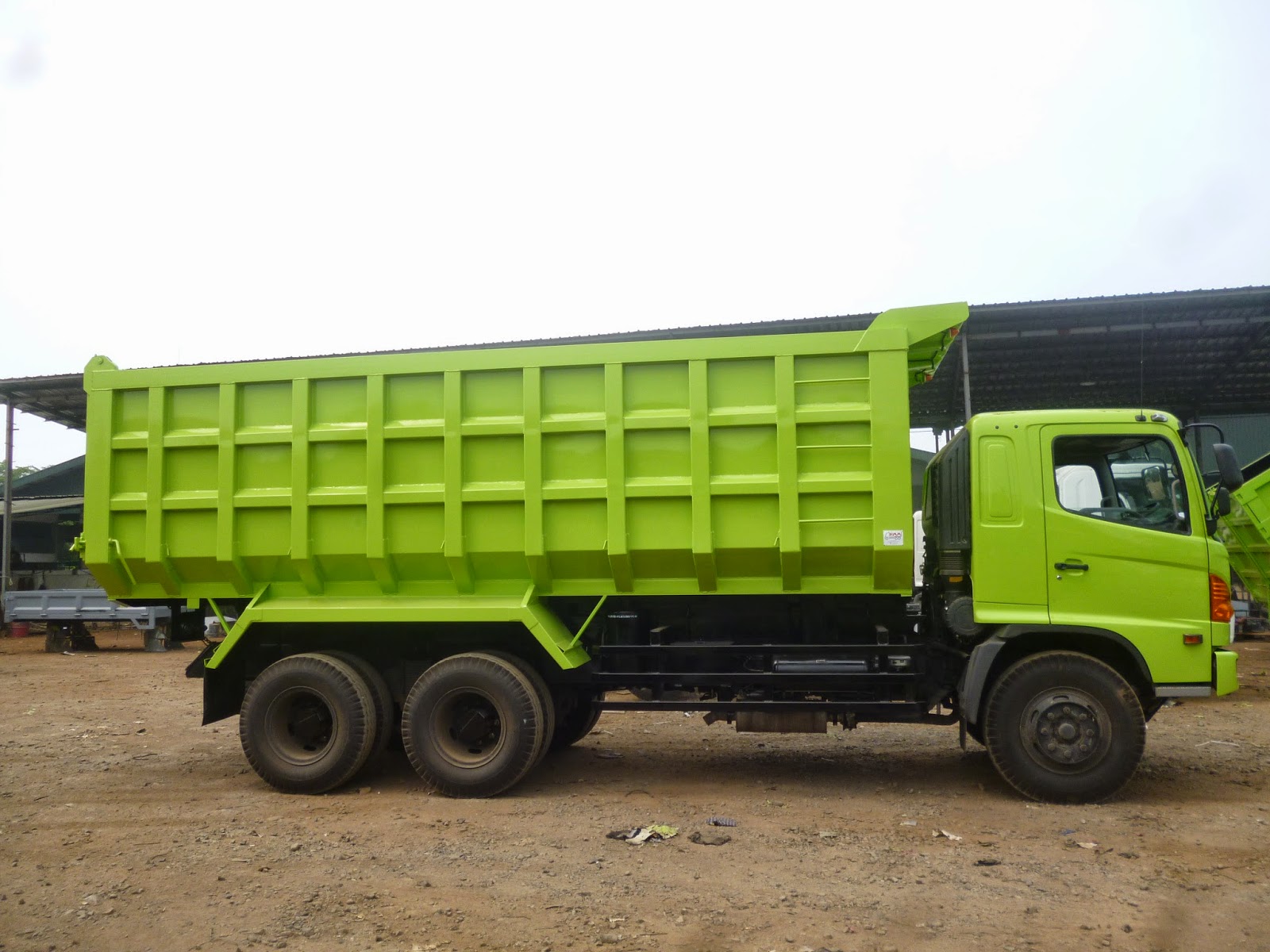 CV SRIKANDI BANGKIT: Menyewakan Dump Truck Tronton