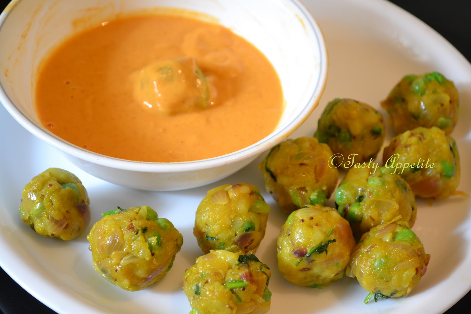Aloo Bonda / Tea Time Snacks / A Quick Indian Snack