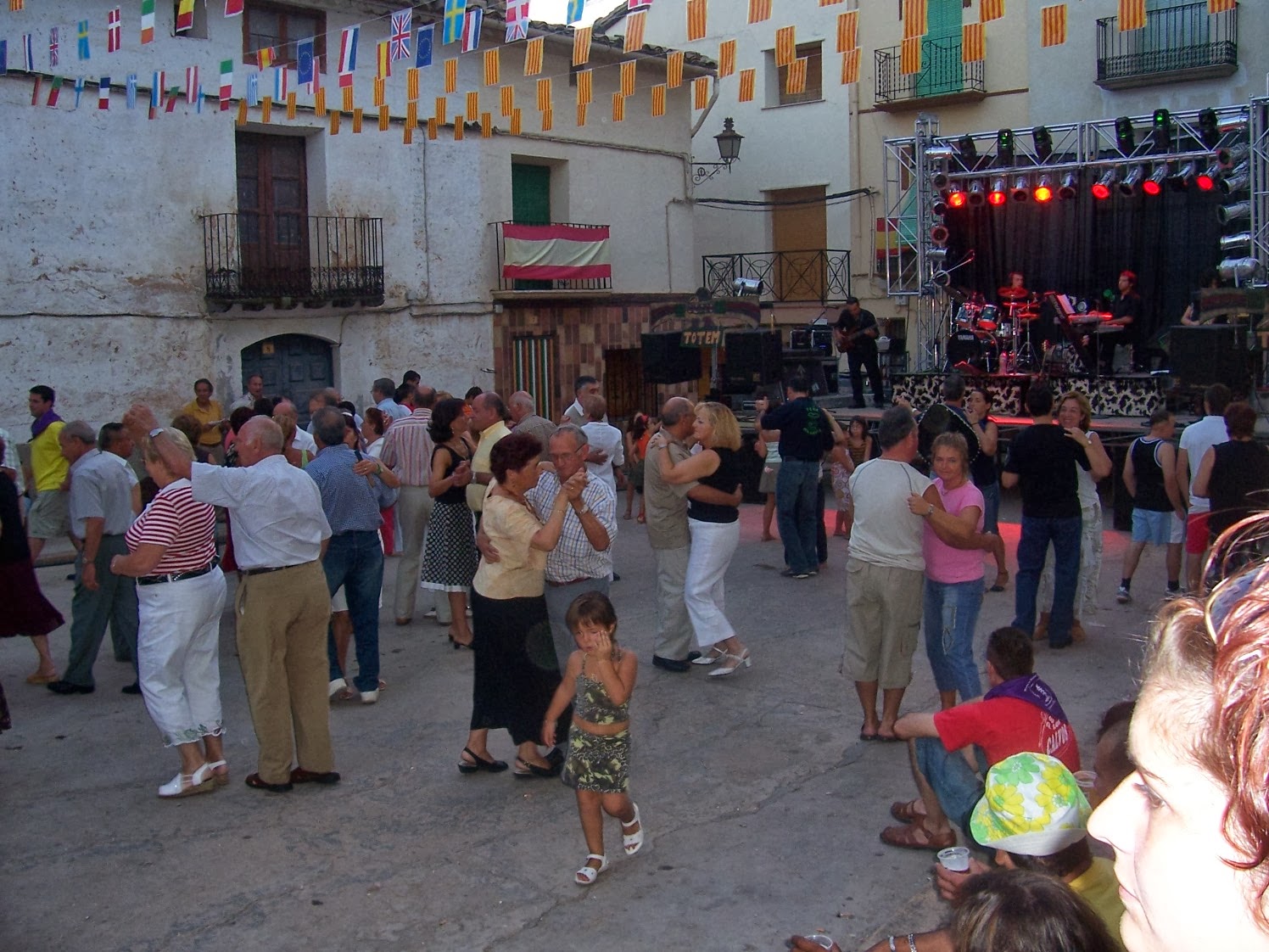 CRISOL DE IDEAS: LAS FIESTAS DEL PUEBLO