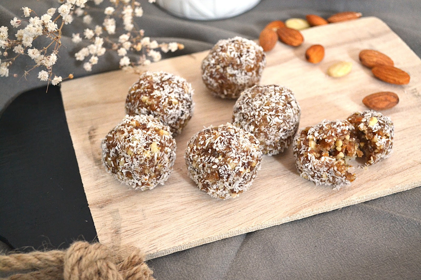 Blog L'univers de Mel: Fitballs : un snack sain avec seulement 3 ...